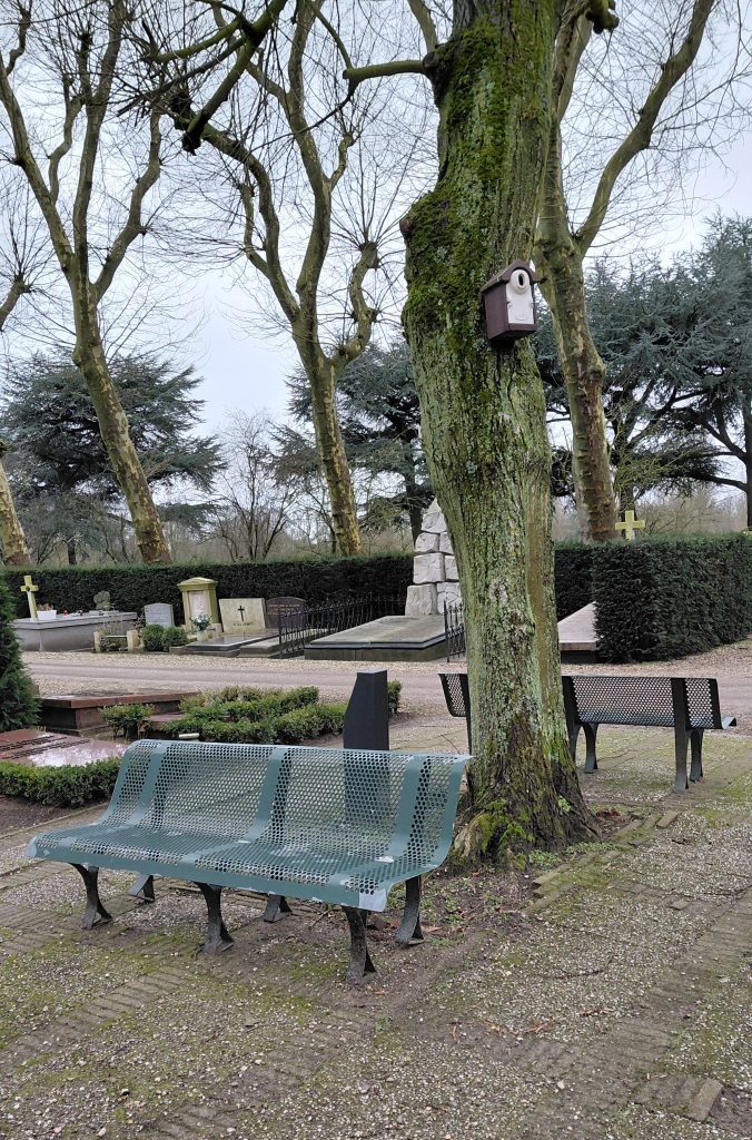 Looproute op begraafplaats St. Barbara, Amsterdam | Paul van den Hout ...
